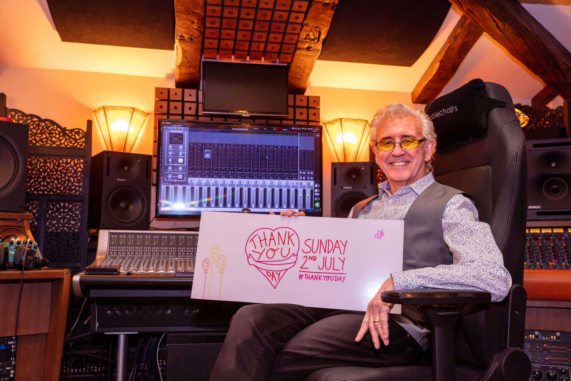 Singing legend with dementia continues tour due to music 'improving ...