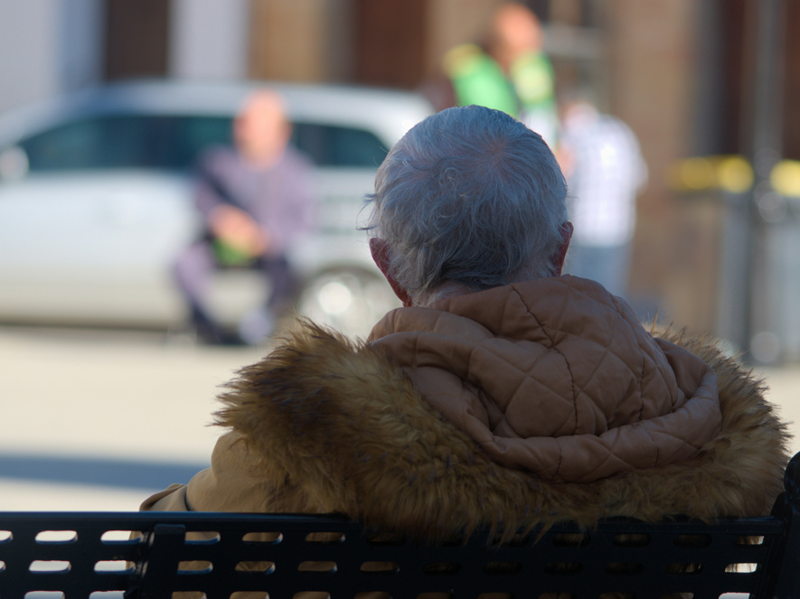 Older people ‘forced to choose between heating and medicine’